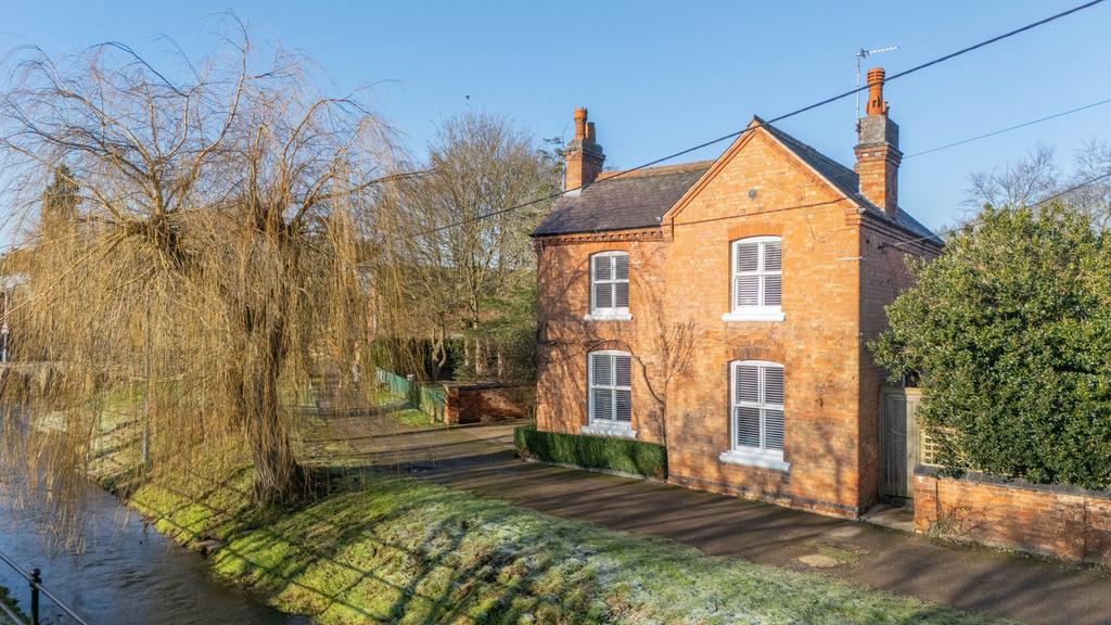 Brookside, Leicester LE7 4 bed detached house for sale - £550,000
