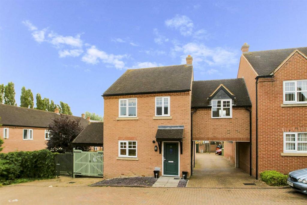 Rays Close, Bletchley 3 bed link detached house - £1,495 pcm (£345 pw)