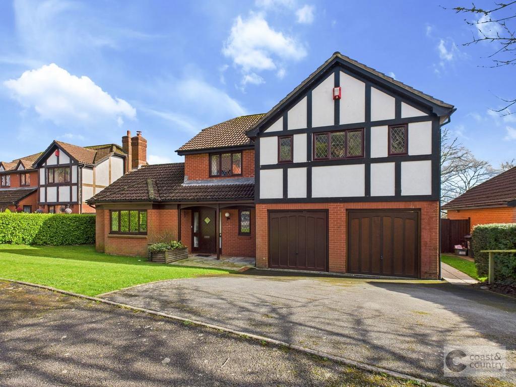Coach Place, Newton Abbot 4 bed detached house for sale - £620,000