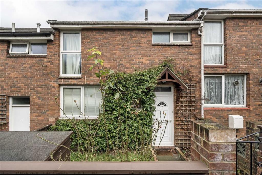 Sandbourne Road, London SE4 3 bed terraced house - £2,250 pcm (£519 pw)