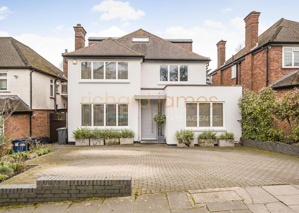Marsh Close, Mill Hill, London, NW7 5 bed detached house - £2,000,000