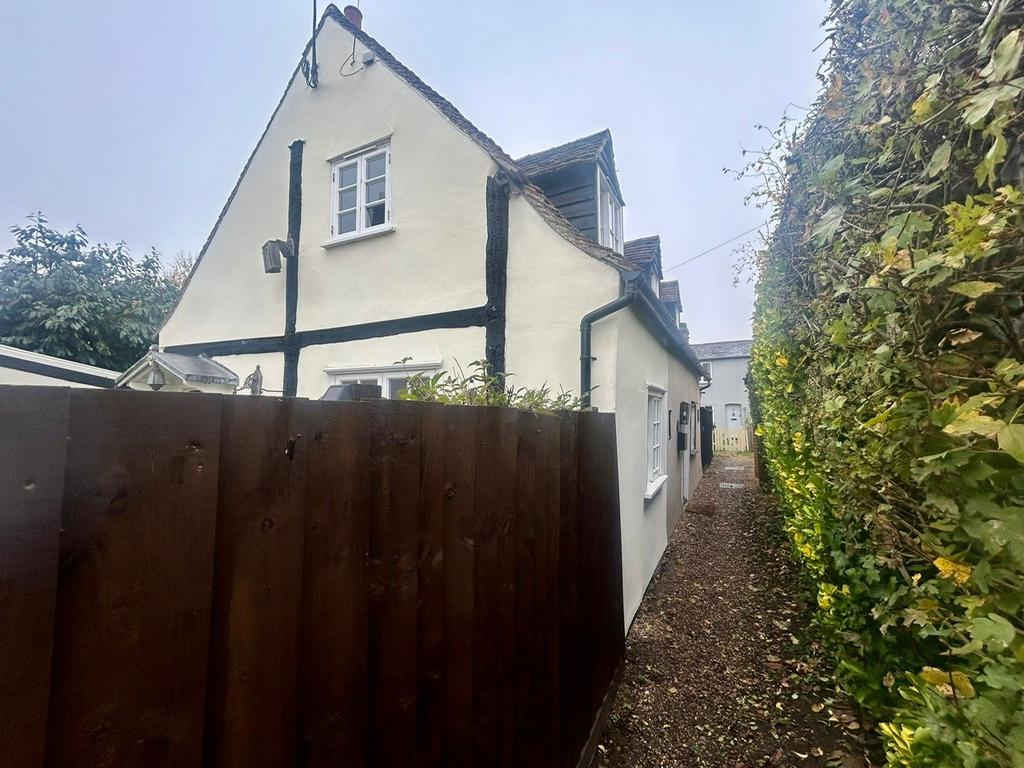 Coggeshall, Colchester CO6 2 bed semi-detached house - £170,000
