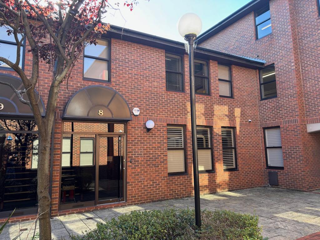 8 Winchester Place, North Street... Office - £938 pcm (£216 pw)