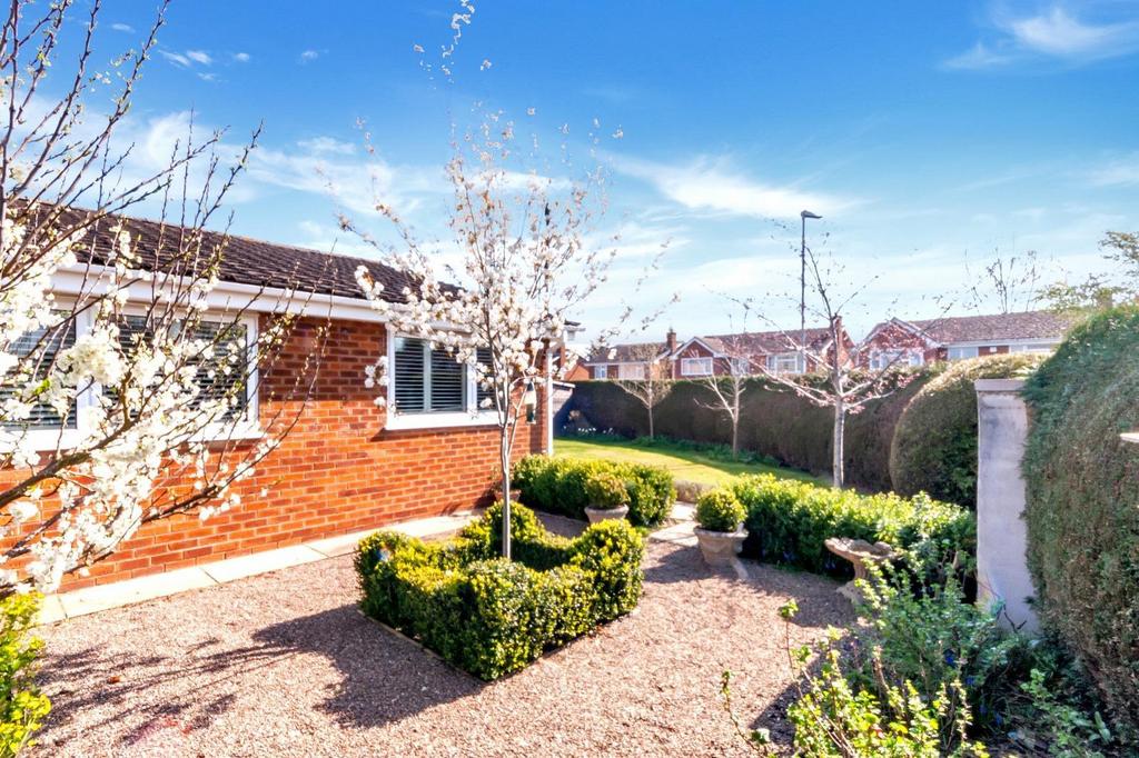 Orchard Place, Harvington, Evesham 2 bed semi-detached bungalow for ...