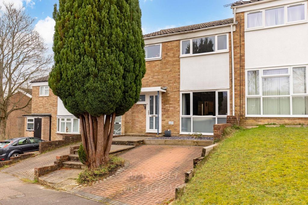 Seaford Road, Crawley RH11 3 bed terraced house - £350,000