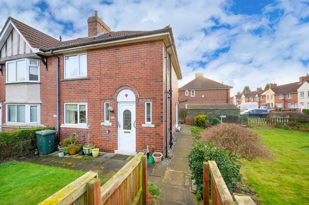 Britannia Road, Leeds, LS27 3 bed terraced house - £200,000