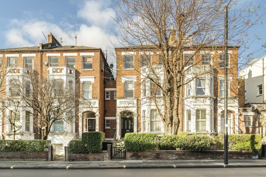 Fulham Road, London SW6 2 bed flat - £675,000