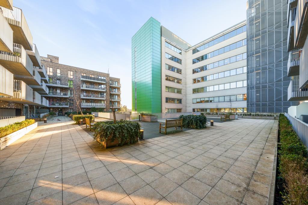 Slough, Berkshire, SL1 2 bed flat - £240,000