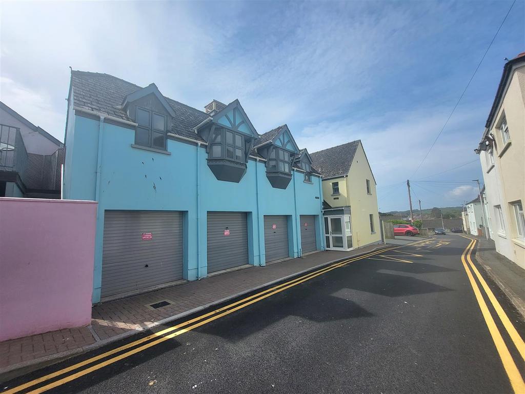Flat and 4 Garages, South Parade, Tenby 2 bed property for sale - £275,000