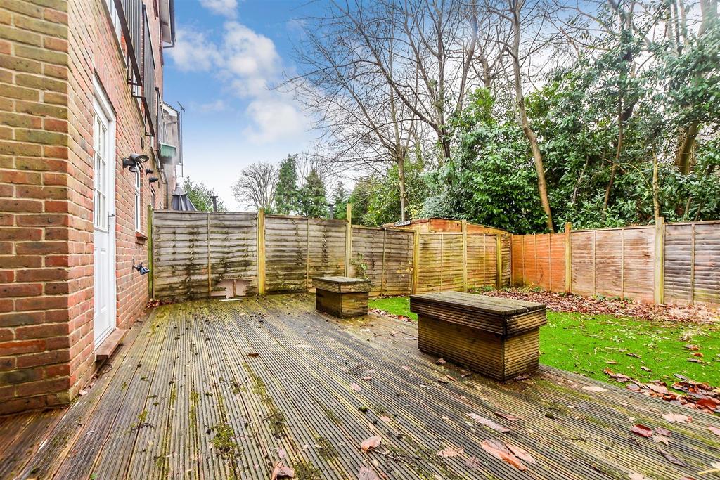 Oakhill Chase, Crawley, West Sussex 4 bed townhouse - £490,000