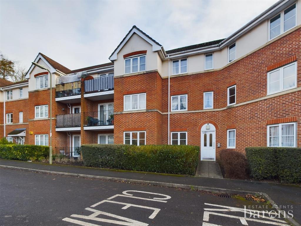 Basingfield Close, Basingstoke RG24 2 bed flat - £200,000
