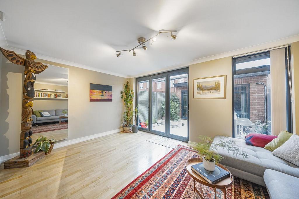 Caistor Road, Balham 3 bed terraced house - £800,000