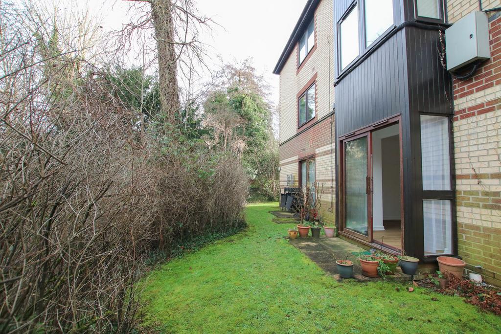 Finchampstead Road, Wokingham, RG40 1 bed flat - £1,000 pcm (£231 pw)