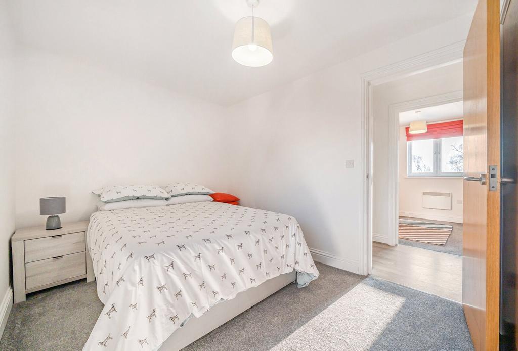 Moorland Close, Oxfordshire OX28 3 bed apartment for sale - £285,000