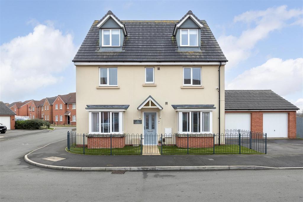 Castle Hedingham, Trowbridge 5 bed detached house - £480,000