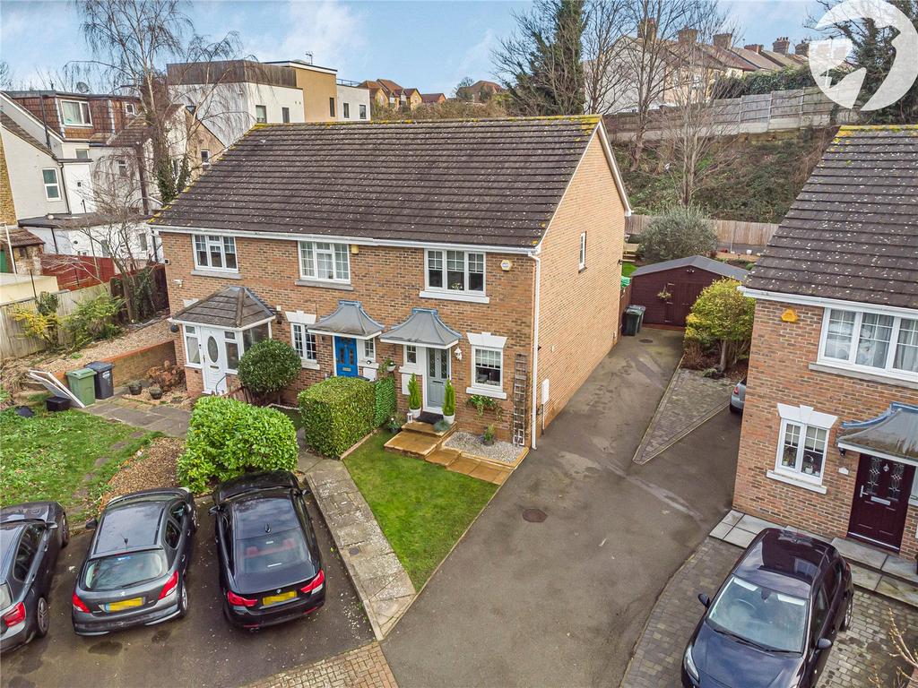 Merryweather Close, Dartford, Kent, DA1 2 bed end of terrace house for ...