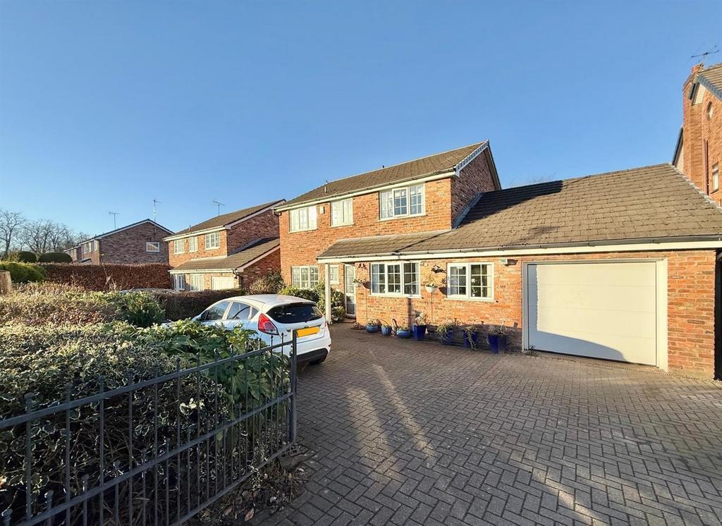 Victoria Road, Macclesfield 4 bed detached house for sale - £565,000
