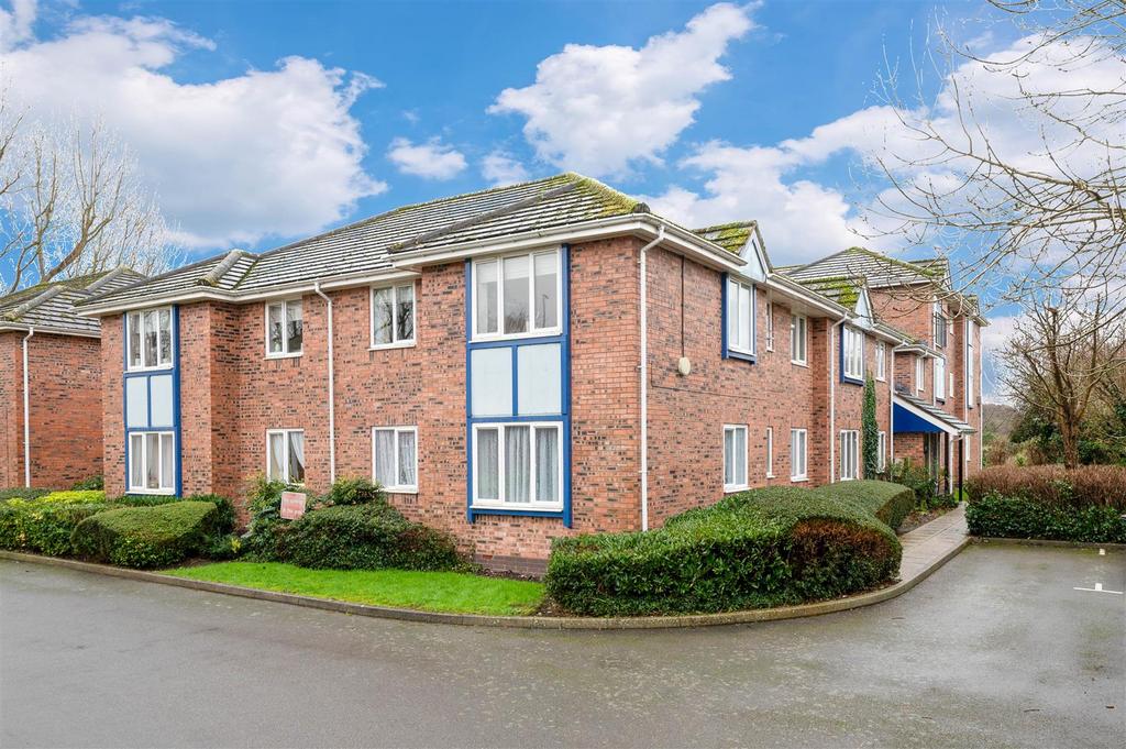 Corinthian Court, Alcester B49 2 bed flat for sale - £160,000