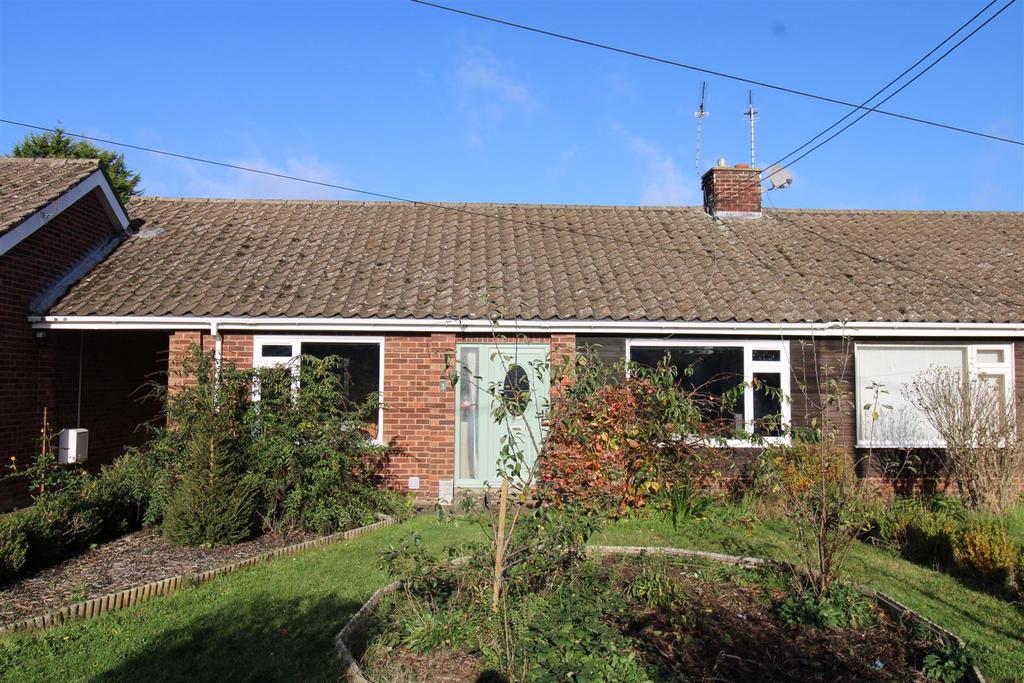 Reed Place, Bury St. Edmunds IP30 2 bed semi-detached bungalow - £240,000