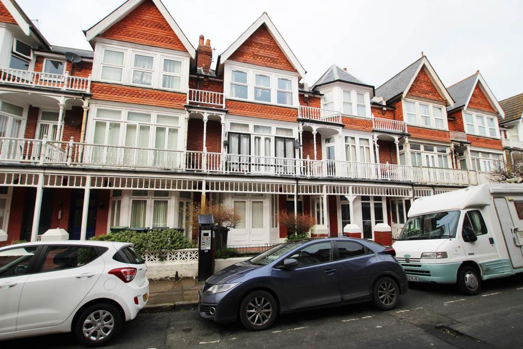 Elms Avenue, Eastbourne, BN21 3DN 1 bed flat - £180,000