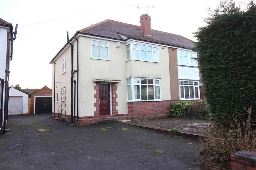 Kingsley Road, Kingswinford DY6 3 bed semi-detached house - £290,000