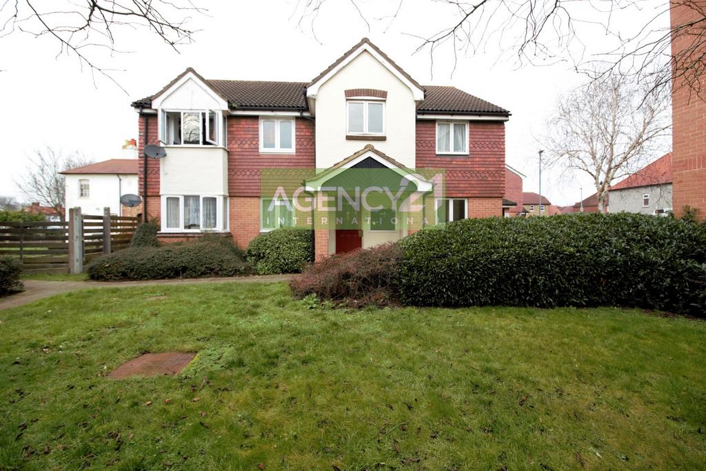 Sparks Close, Dagenham, RM8 1 bed flat - £1,350 pcm (£312 pw)