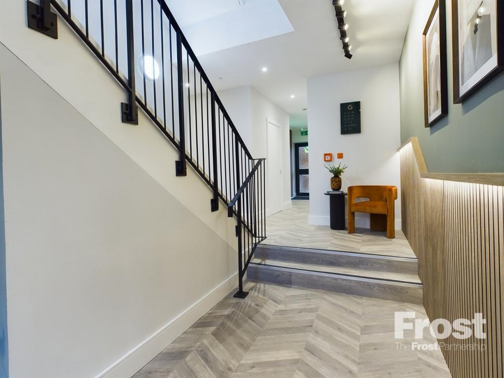 Station Road, Gerrards Cross... 2 bed apartment - £2,300 pcm (£531 pw)
