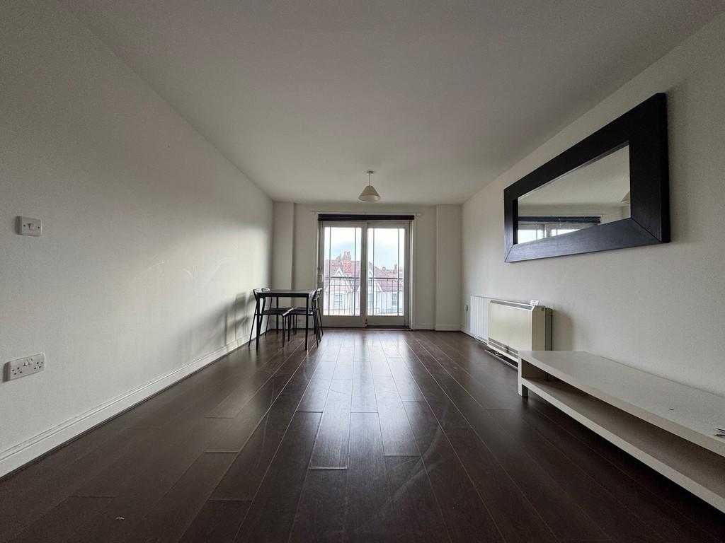High Road, Wood Green N22 2 bed apartment - £1,750 pcm (£404 pw)