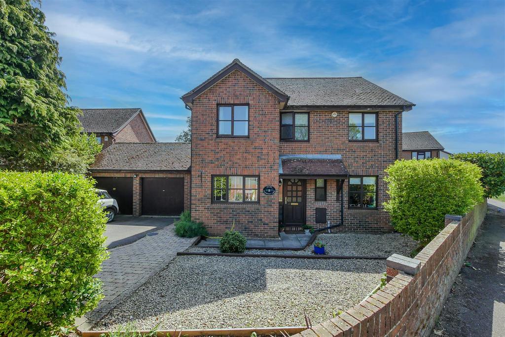 Sixpenny Lane, Chalgrove OX44 4 bed detached house - £550,000