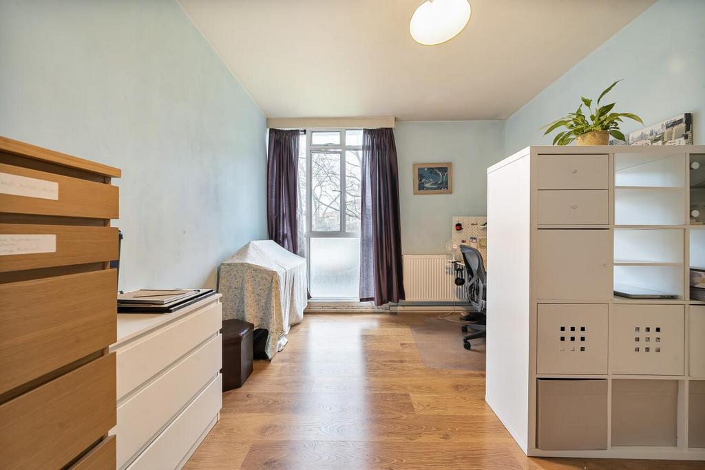 Hallfield Estate, Bayswater, London, W2 2 bed flat for sale - £450,000