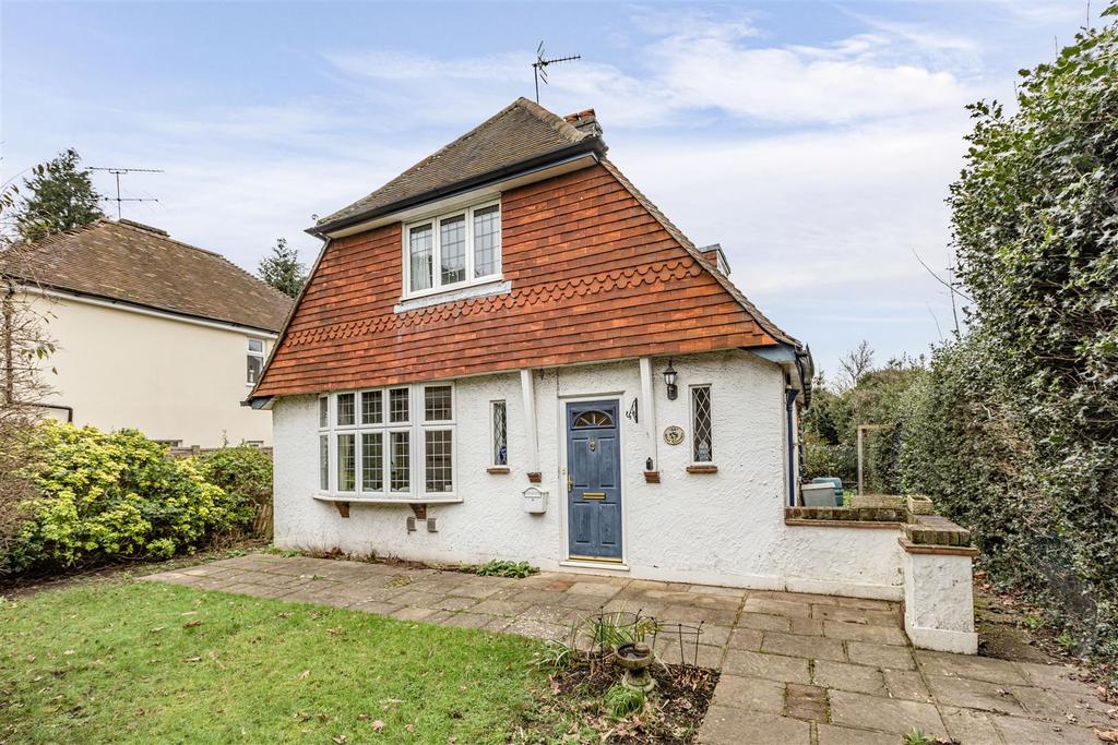 Parvis Road, West Byfleet KT14 2 bed cottage for sale - £495,000