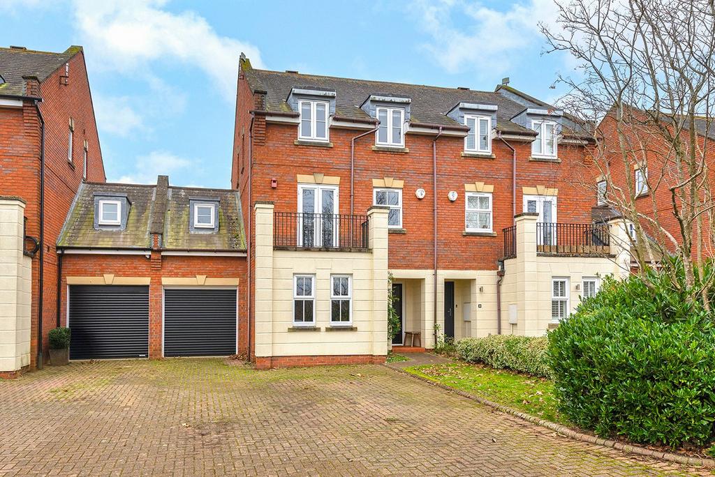 Monarch Terrace, West Malling ME19 4 bed semi-detached house - £650,000