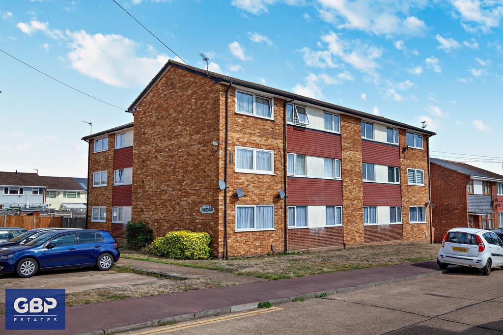 Great Cullings, Romford, RM7 2 bed flat for sale - £260,000