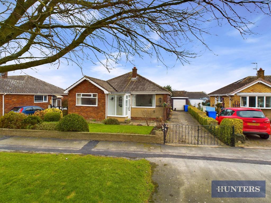 Chevin Drive, Filey, YO14 0DH 3 bed detached bungalow - £260,000