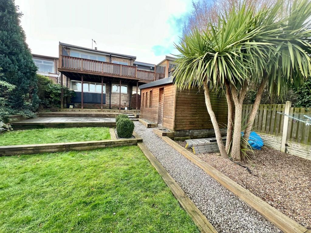 Limes Avenue, Staincross, Barnsley 3 bed semi-detached house - £280,000