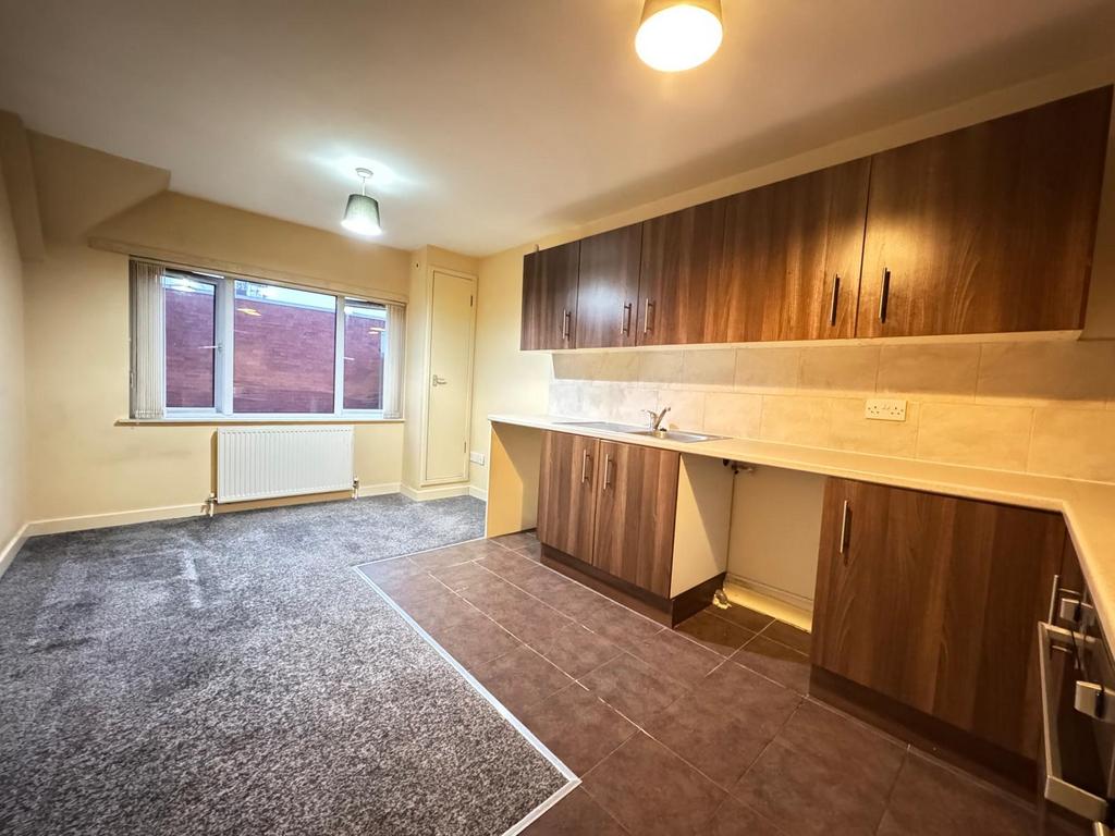Flat 8, 64-65 High Street, Dudley... 1 bed apartment - £625 pcm (£144 pw)