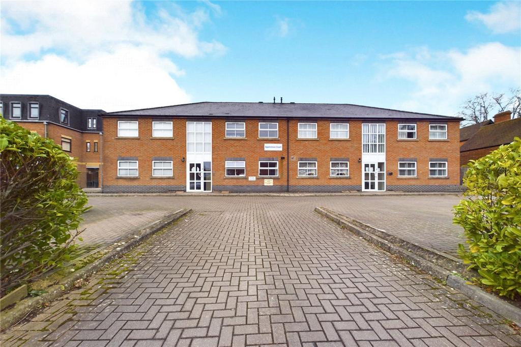 School Road, Tilehurst, Reading... 2 bed apartment - £1,200 pcm (£277 pw)