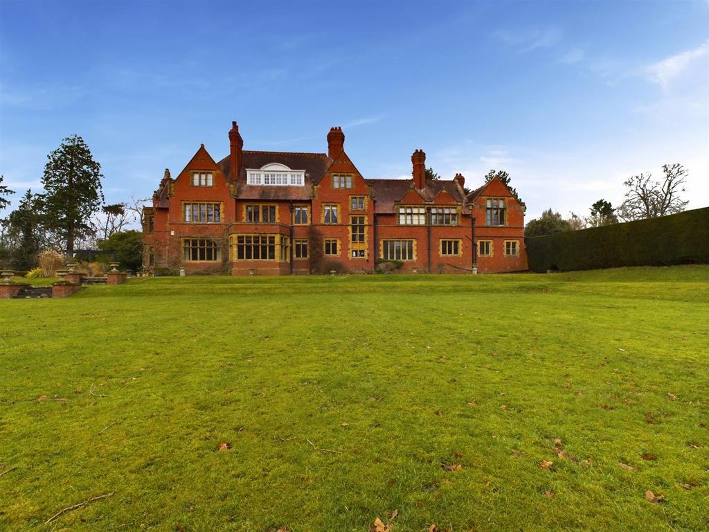 Pewsham House, Pewsham, Derry Hill SN15 3 bed apartment for sale - £425,000