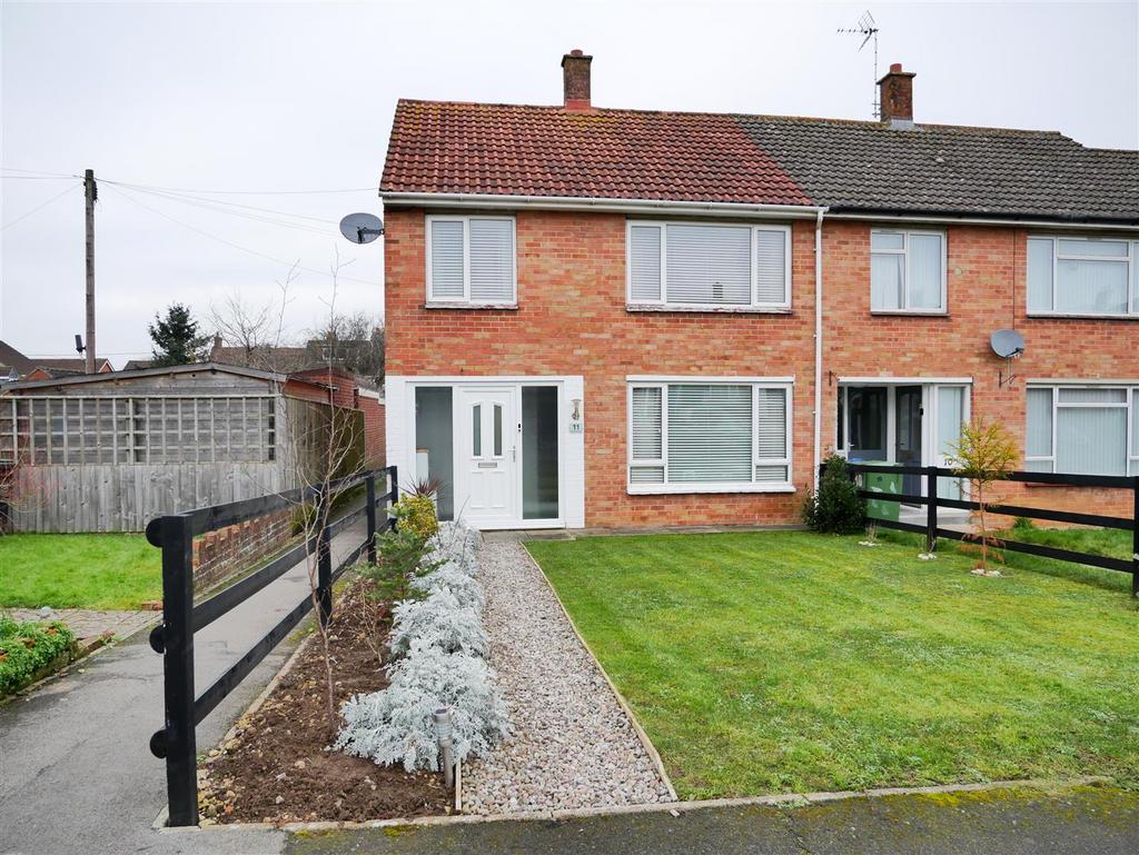 Churchill Close, Calne 3 bed semi-detached house - £265,000