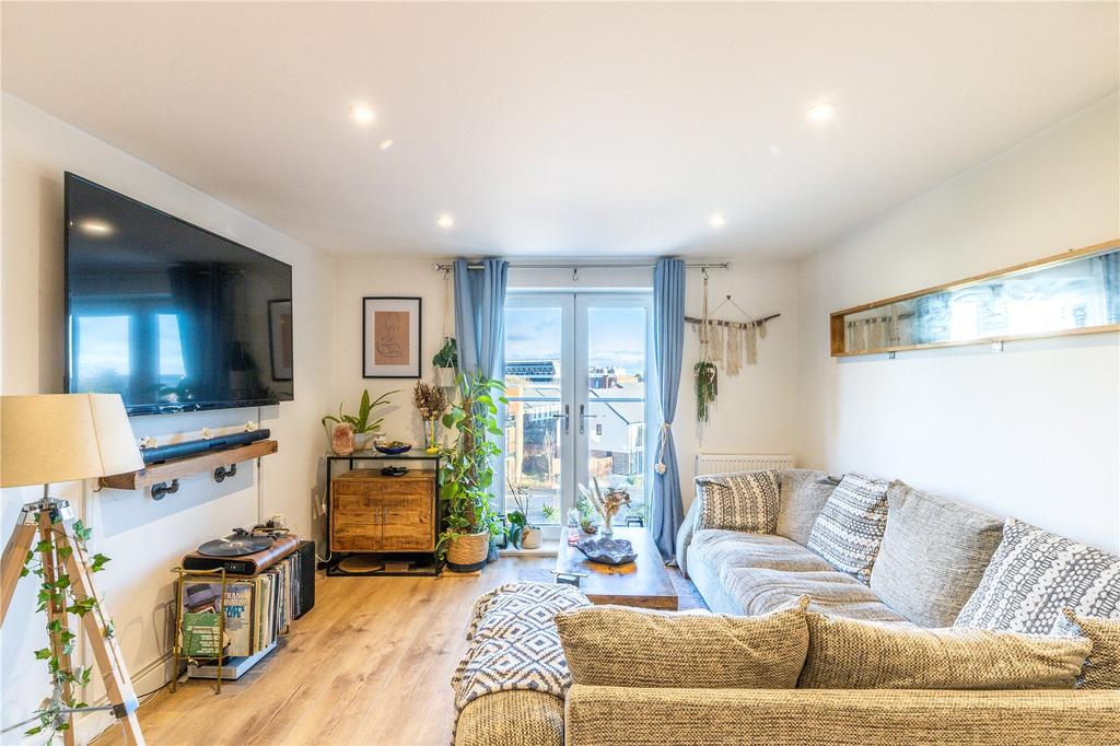 Ashton Rise, Ashton Vale, Bristol, BS3 2 bed apartment - £300,000