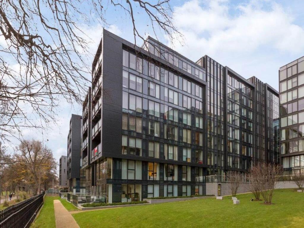 Simpson Loan, Quartermile, Edinburgh 2 bed flat - £2,245 pcm (£518 pw)