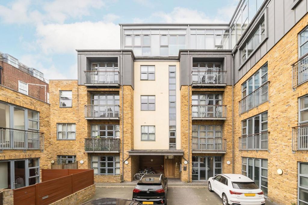 Corben Mews, London SW8 2 bed flat - £550,000