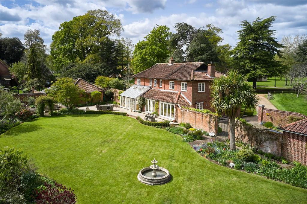 Broke Hall Park, Nacton, Suffolk, IP10 5 bed detached house - £1,250,000