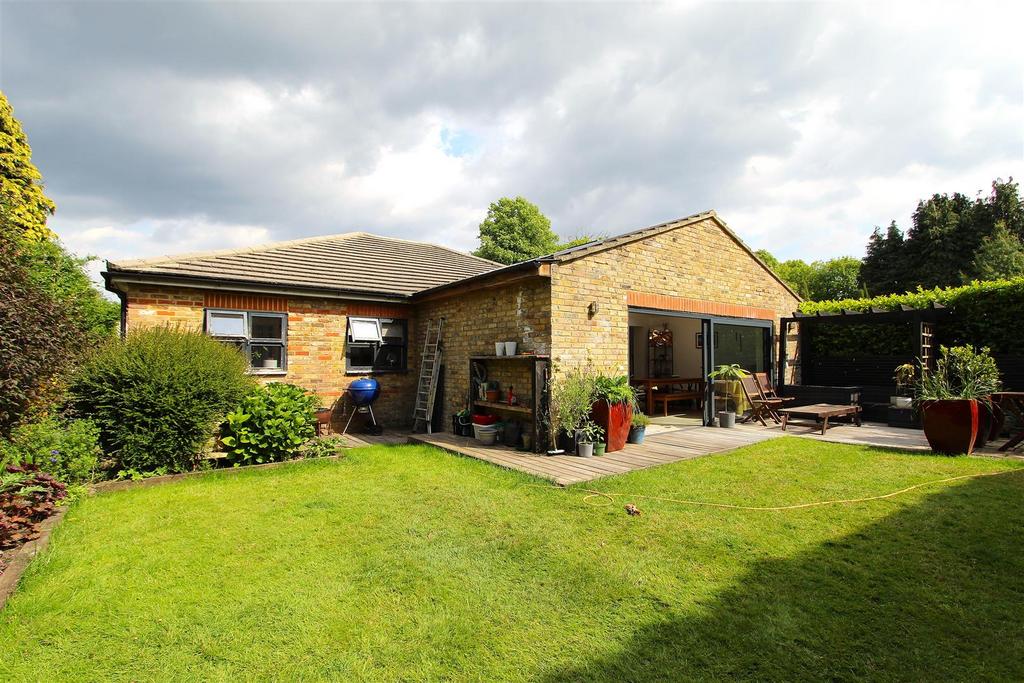 High Road, Chipstead 3 bed detached bungalow - £1,000,000