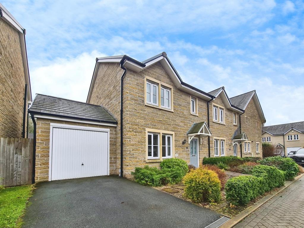 Dovecote Road, Strines, Stockport... 3 bed end of terrace house - £ ...