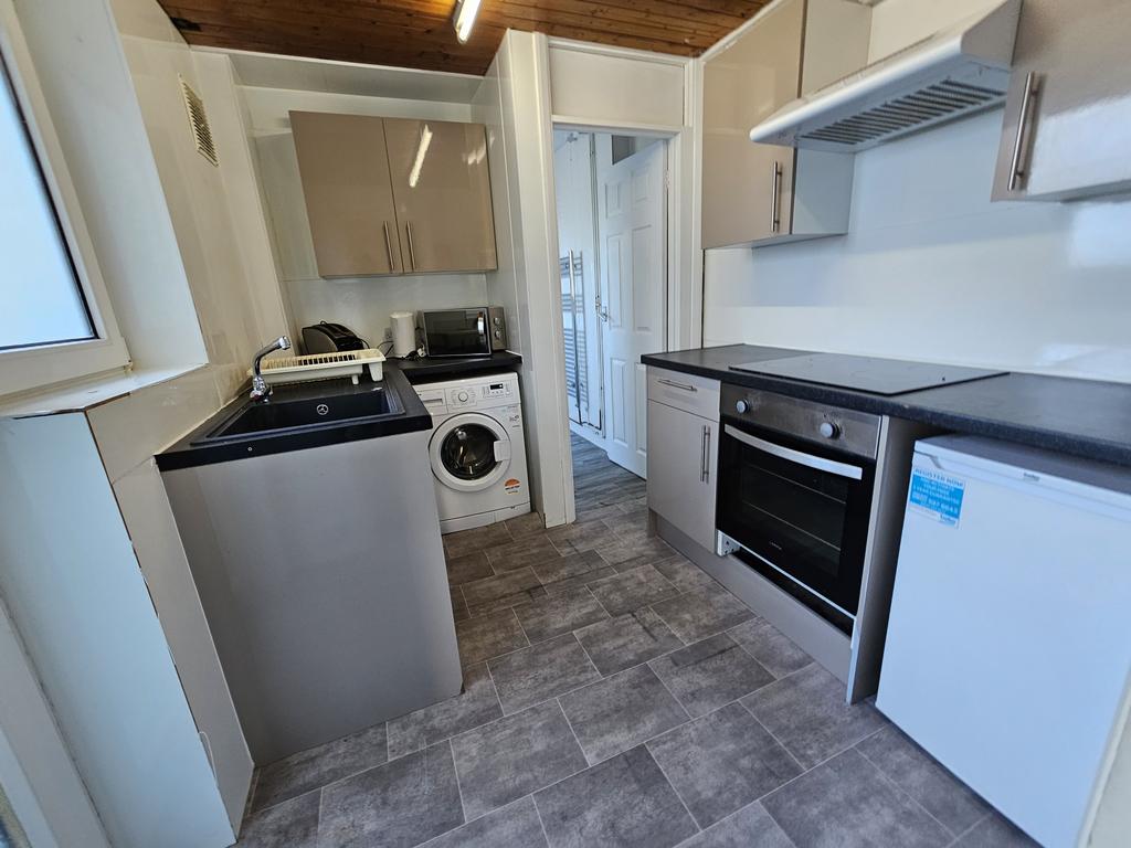 Ladysmith Road, Brighton BN2 4 bed terraced house - £2,200 pcm (£508 pw)