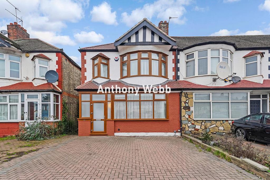 North Circular Road, Palmers Green, N13 3 bed end of terrace house - £ ...