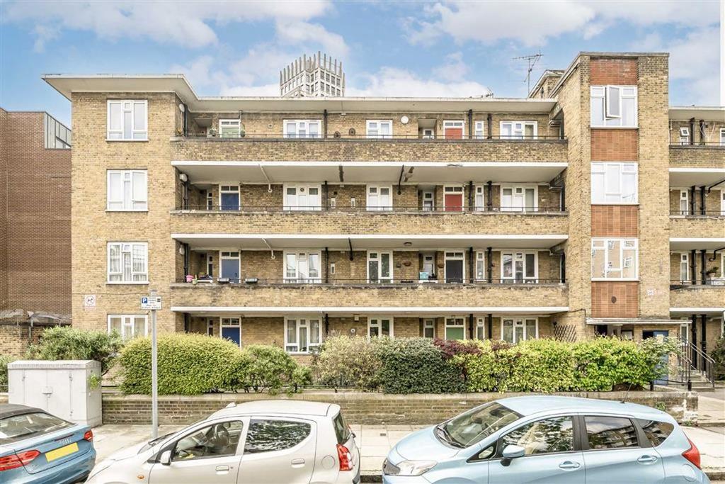 Lancaster Street, London SE1 3 bed flat - £495,000
