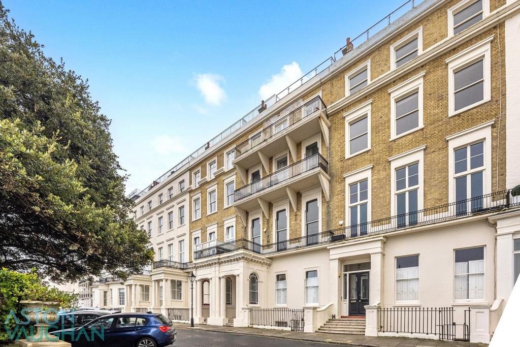 Eastern Terrace, Brighton BN2 2 bed apartment for sale - £975,000