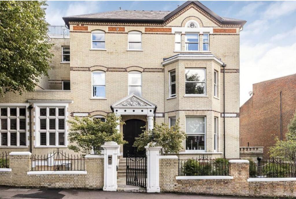 London NW3 4 bed apartment - £13,000 pcm (£3,000 pw)